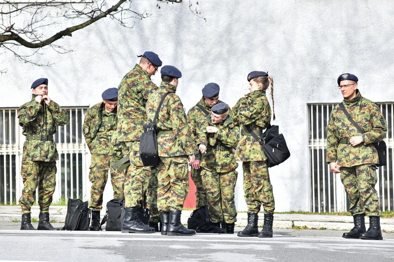 Policajci u penziju mogu sa 55, vojnici sa 53: Evo koji su uslovi i ...