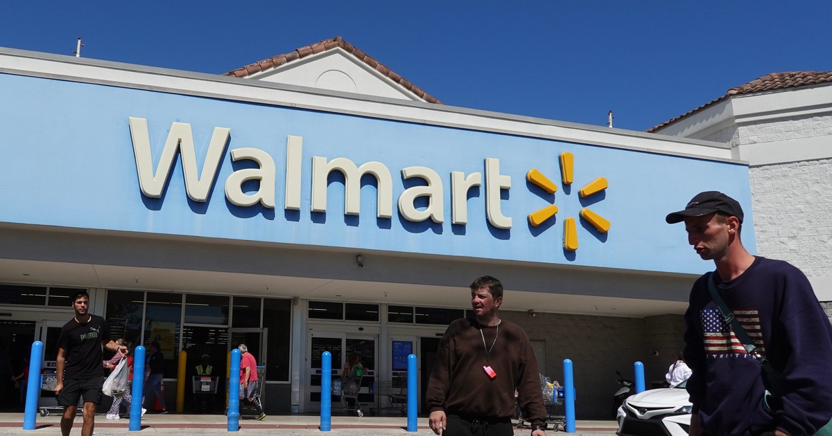 Walmart stock surges to all-time highs as sales jump even as other ...