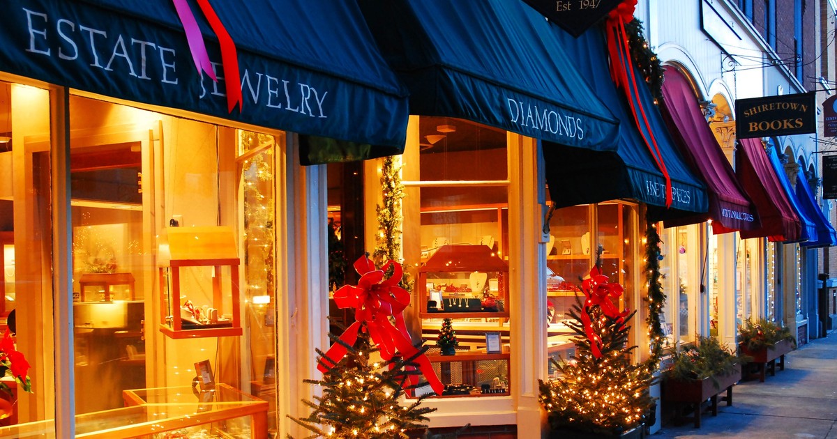 15 of the most festive small towns in the United States | Business ...