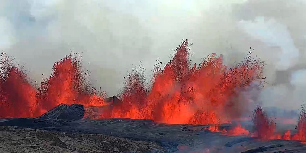 Erupcja wulkanu na Islandii. Wszystko zarejestrowała kamera - Wiadomości