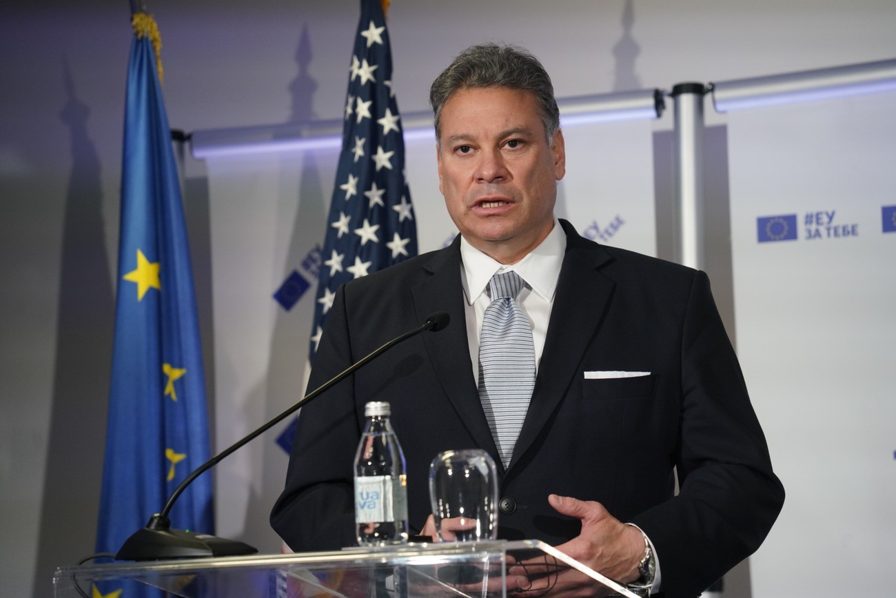 Eskobar: "Zahtevamo da Kosovo ispuni dogovoreno u vezi tablica i ZSO"