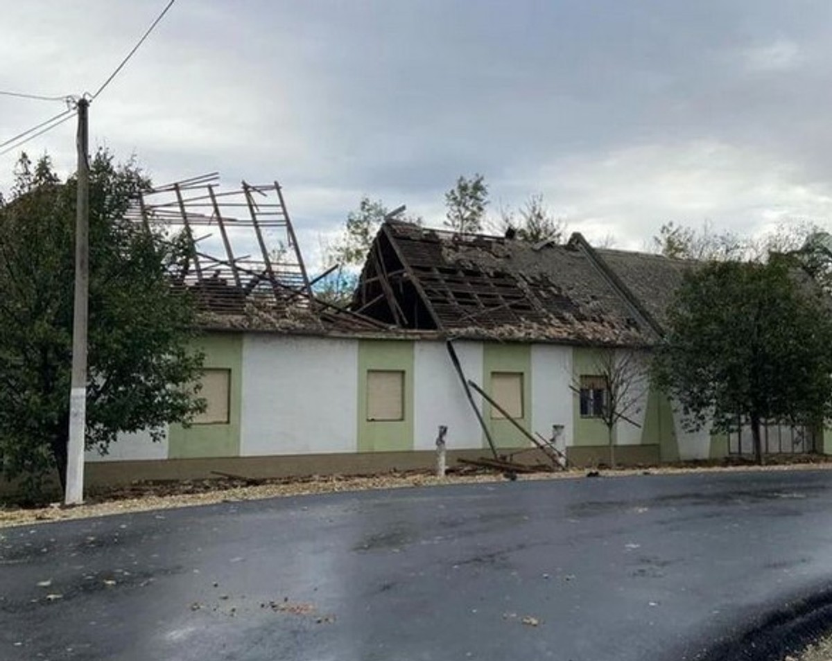 (Video) Olujni vetar u par sekundi odneo krov! Stradalo selo Pivnice ...