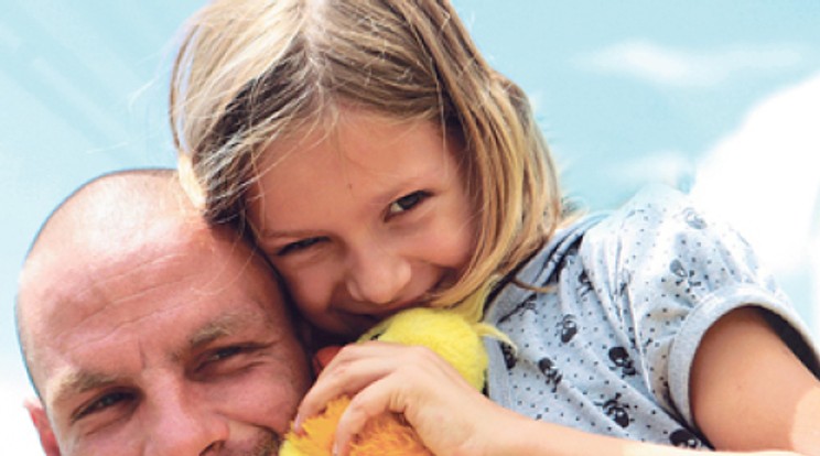 Boldogan él Simek Kitti lánya - Blikk