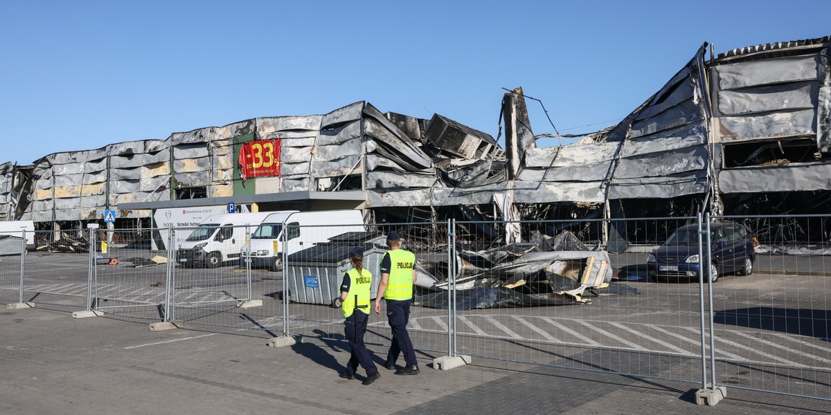 Pożar hali Marywilska 44 w Warszawie. Śledczy przejrzeli nagrania z ...