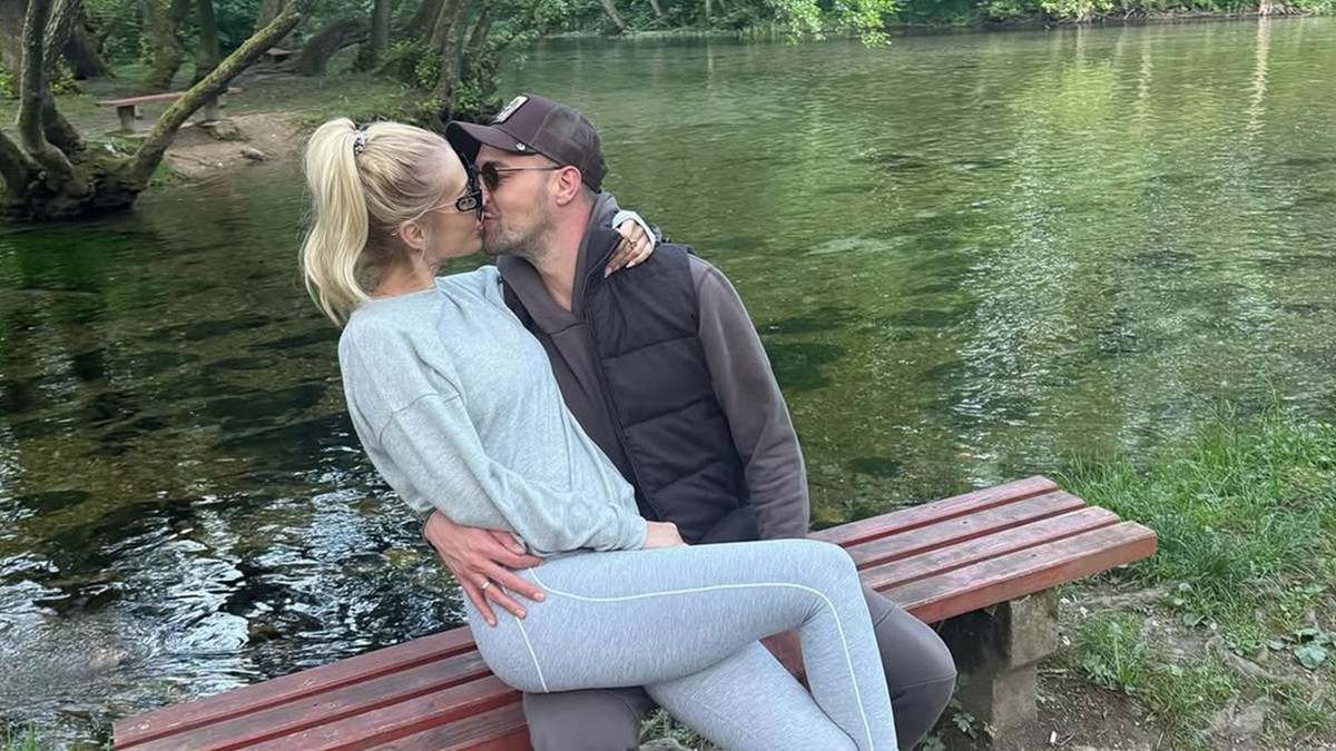 Zgodna supruga poznatog Srbina se okrenula veri: Žive u vili koja vredi ...