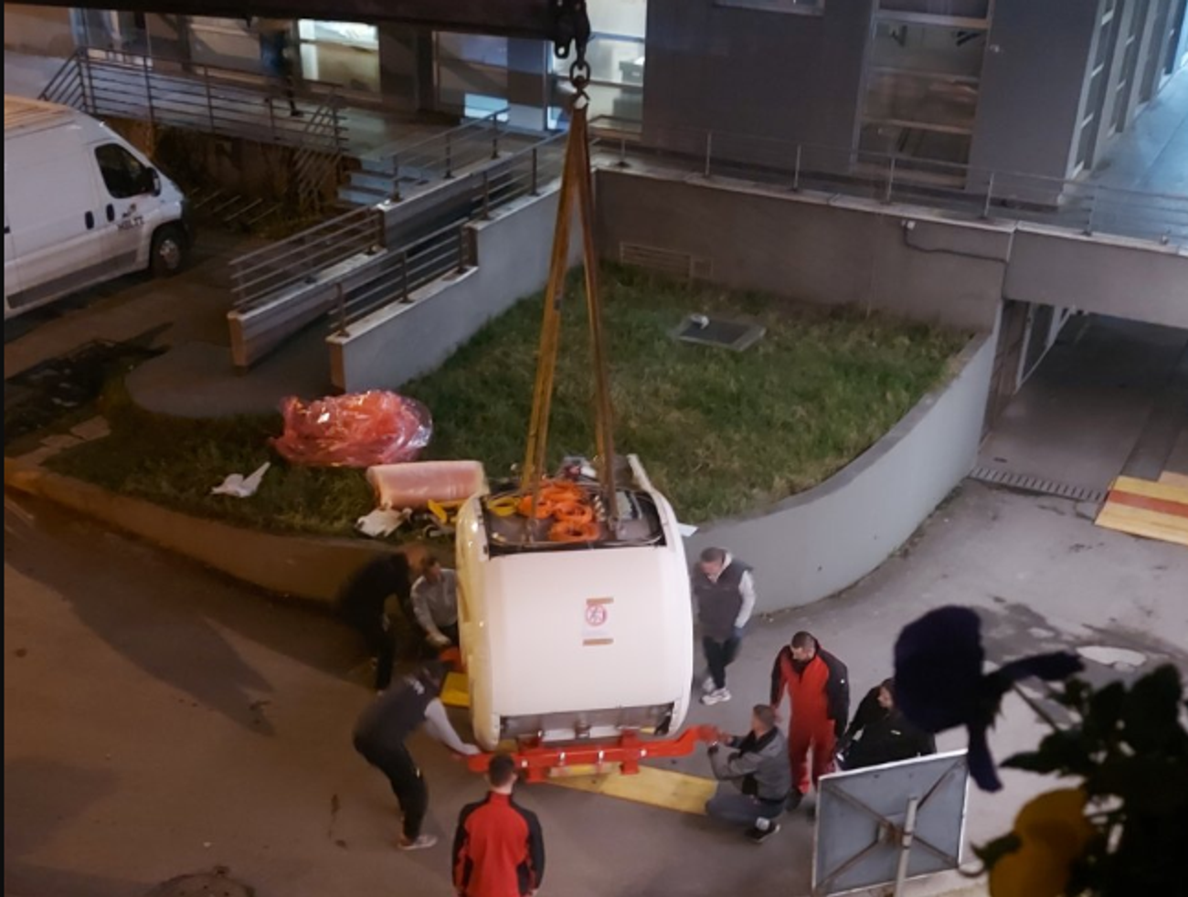 Stanari na Novom Beogradu tvrde da se pod okriljem noći unose se ...