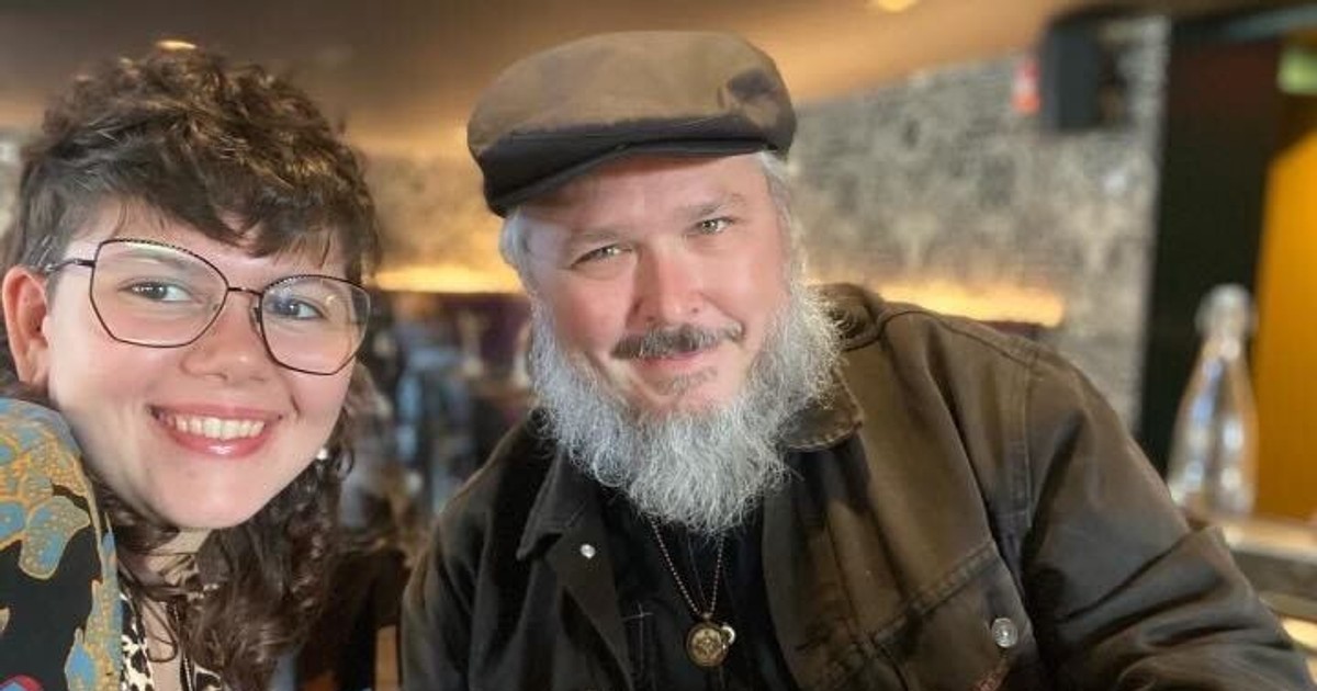 A 26-year-old woman says dating a 43-year-old aligns with her lifestyle ...