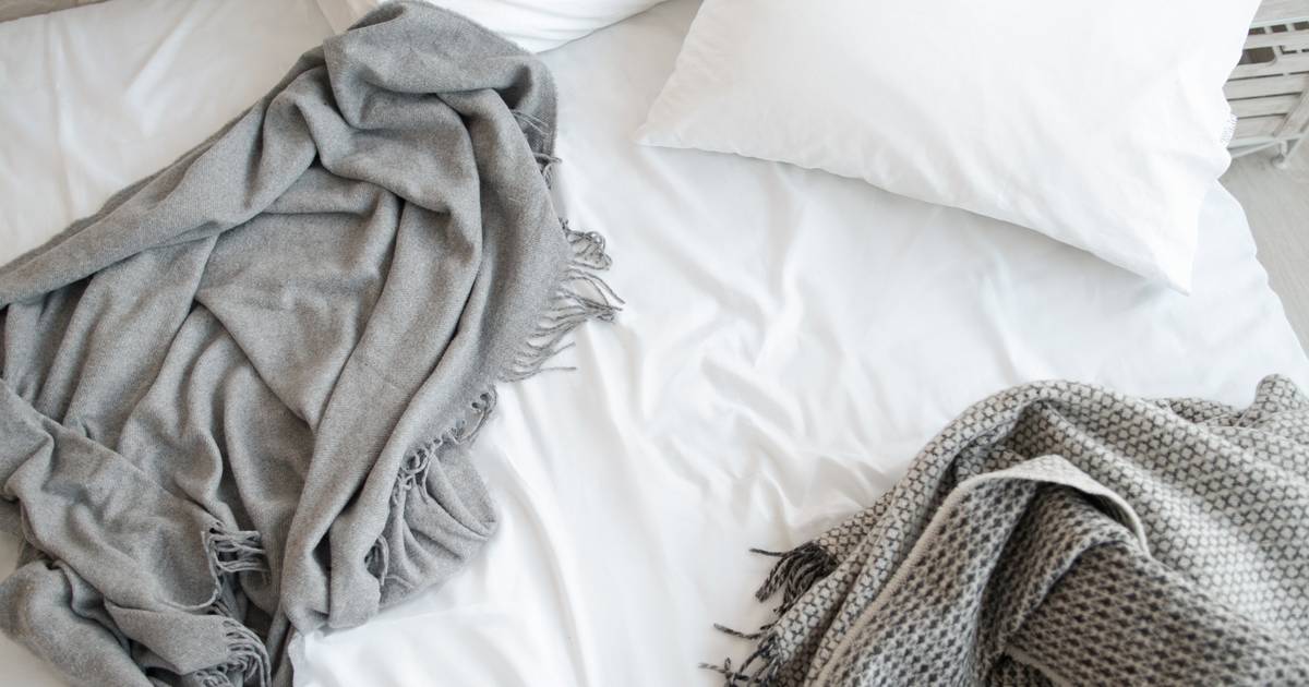 Usuwamy kurz i roztocza z łóżka za pomocą... proszku do pieczenia ...