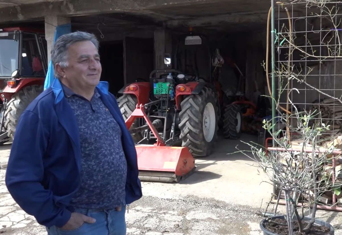 Borko ima jednu od najegzotičnijih bašta u Srbiji: Ono što on gaji ...