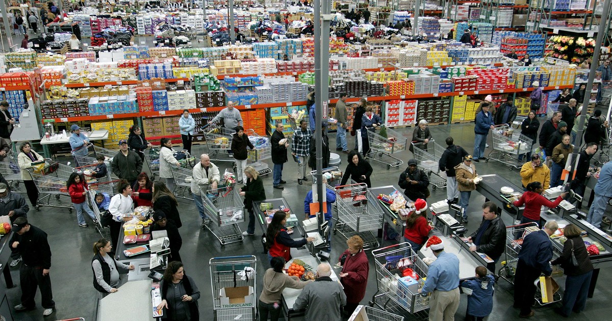 What's it like to work at Costco? A front-end manager shares what the ...