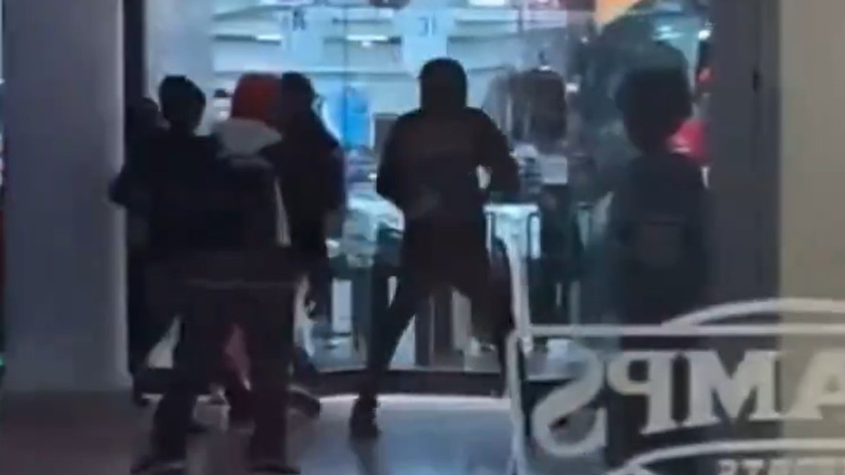 Pucnjava na Badnje veče u Koloradu, ispaljeni hici u krcatom tržnom centru, ima i mrtvih - Blic