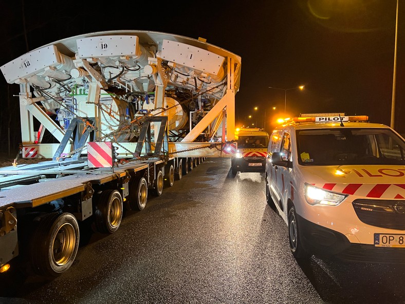 Jechałem w konwoju transportującym elementy maszyny TBM. Nie wszystko poszło zgodnie z planem