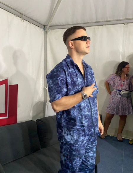 Relja Popović ima završena dva teška fakulteta koja nemaju veze sa ...