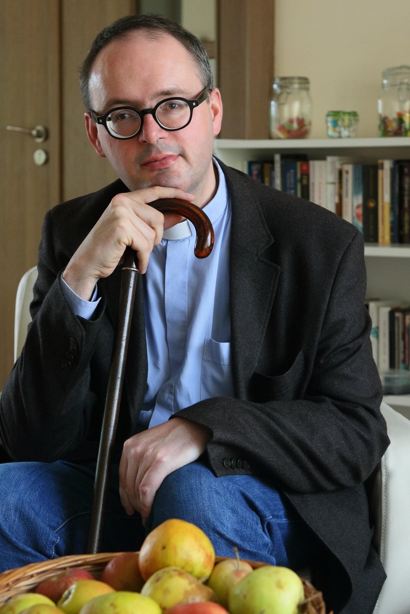 Niesamowita metamorfoza Ogrodnika. Zagra ks. Kaczkowskiego!