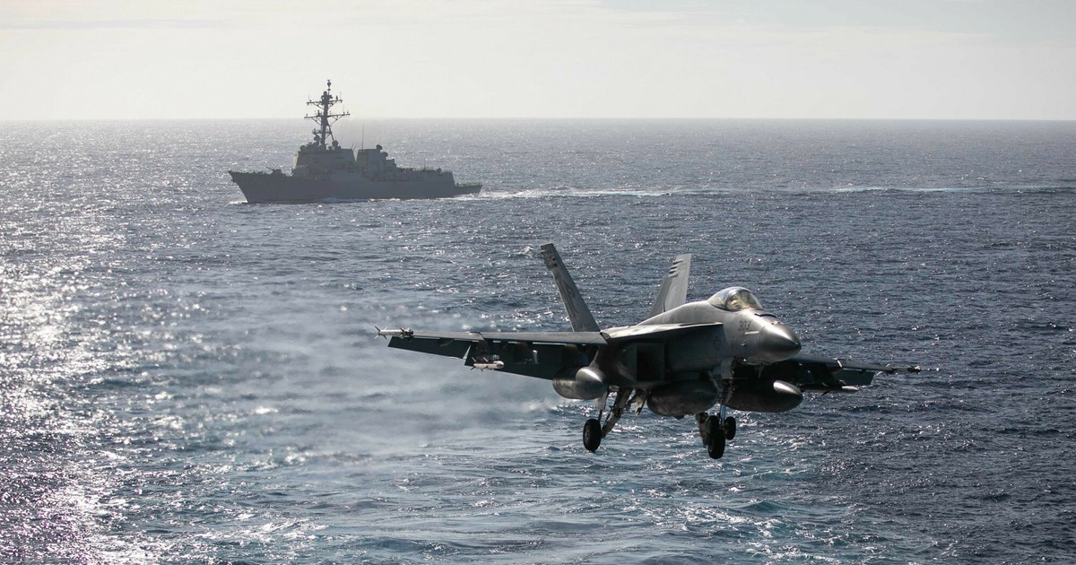 Taiwan Strait incident. American destroyer in danger