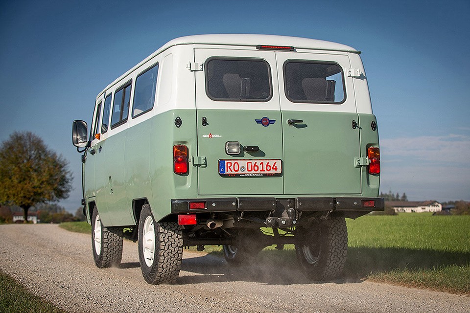 UAZ 452 Buchanka - 60-latek prosto z salonu