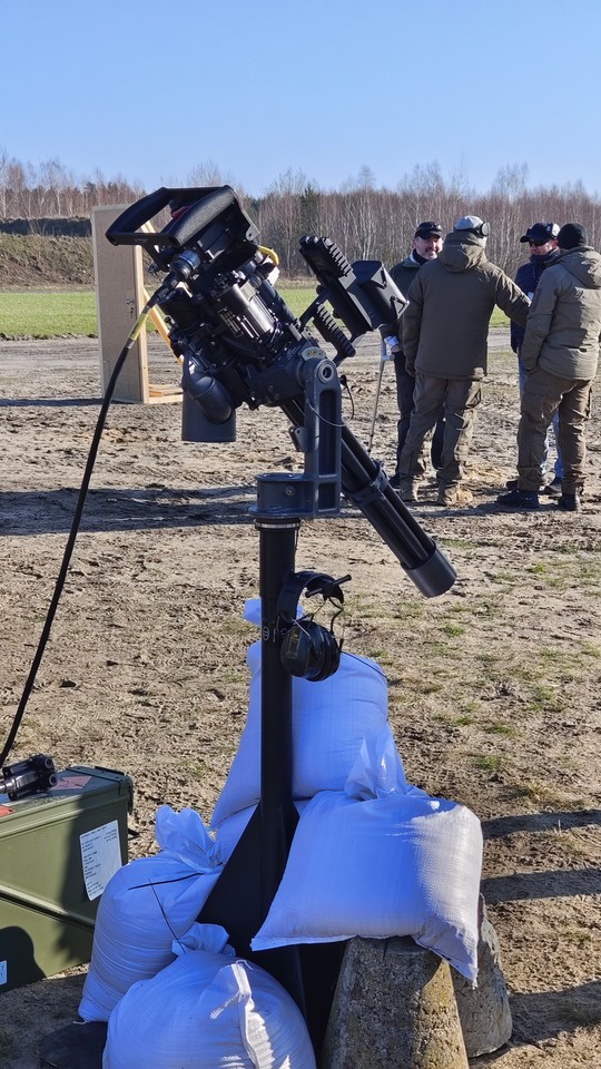 Granaty termobaryczne i miniguny. Taką bronią handluje się w Polsce