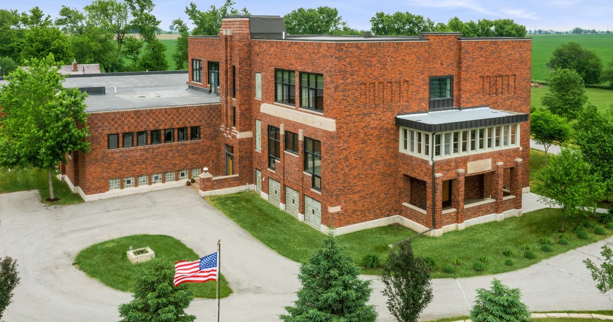 A couple spent 6 years renovating a 100-year-old Iowa school into a ...