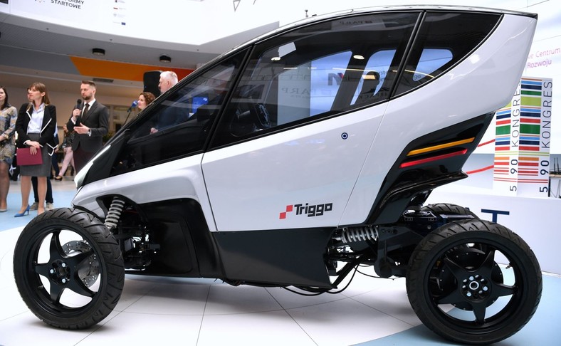 NOWY polski pojazd elektryczny ujawniony. Potrafi zmniejszyć szerokość ...