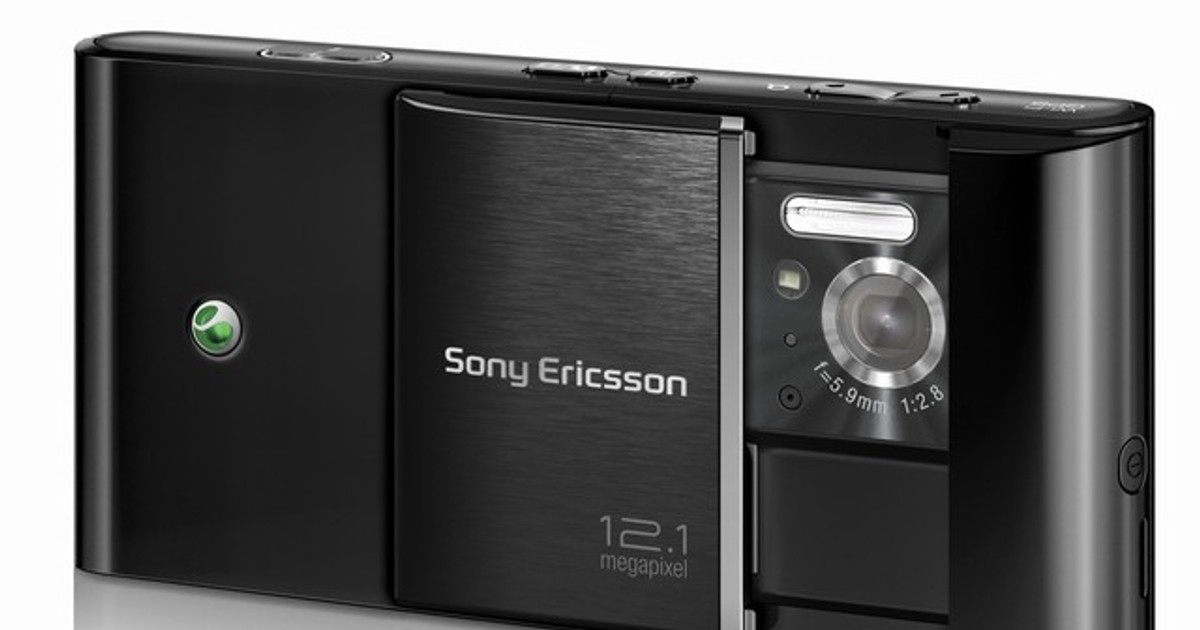 Sony Ericsson Satio - gra, śpiewa i fotografuje