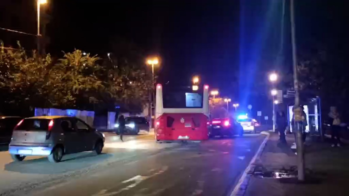 Prvi snimak sa mesta pucnjave na Čukarici, policija sa dugim cevima zaustavlja vozila - Blic