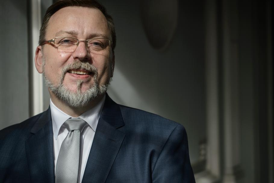 Niespełniony malarz, autor pomnika papieża. Oto nowa rada warszawskiego ...