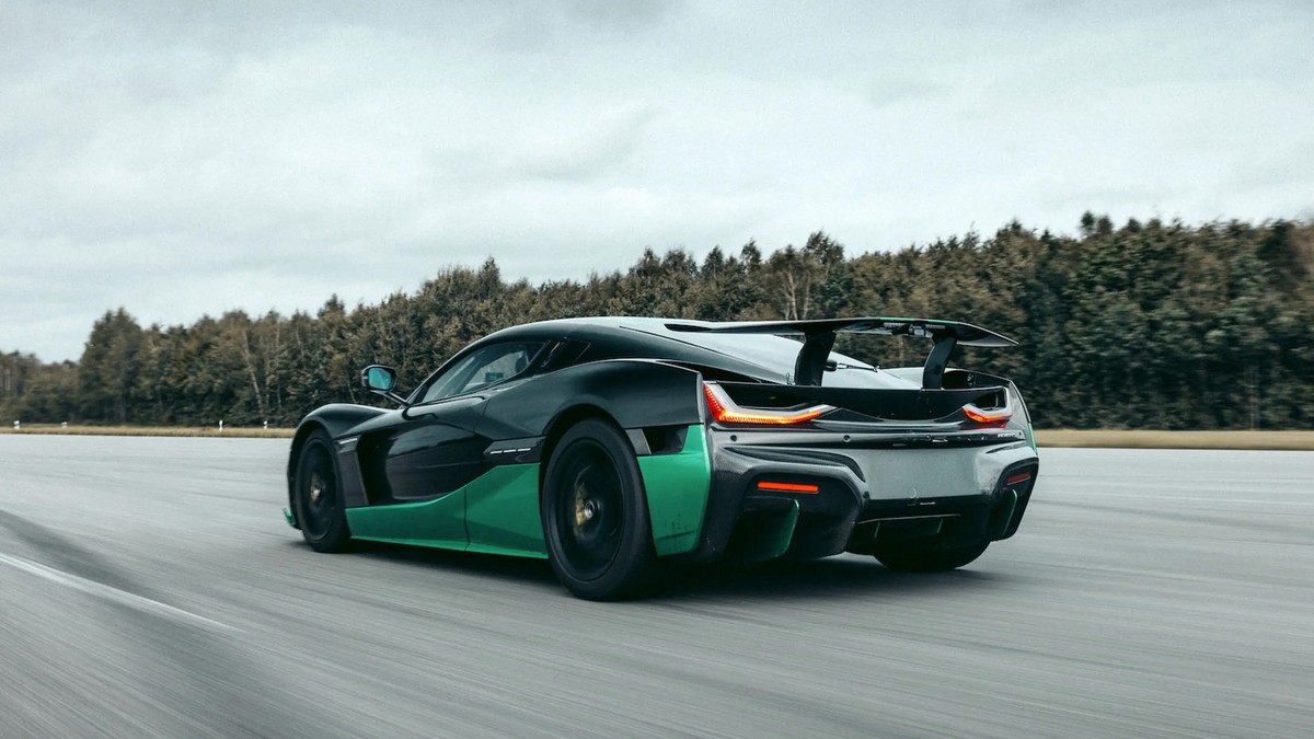 Hátramenetben állítottak fel világrekordot a Rimac Nevara elektromos ...