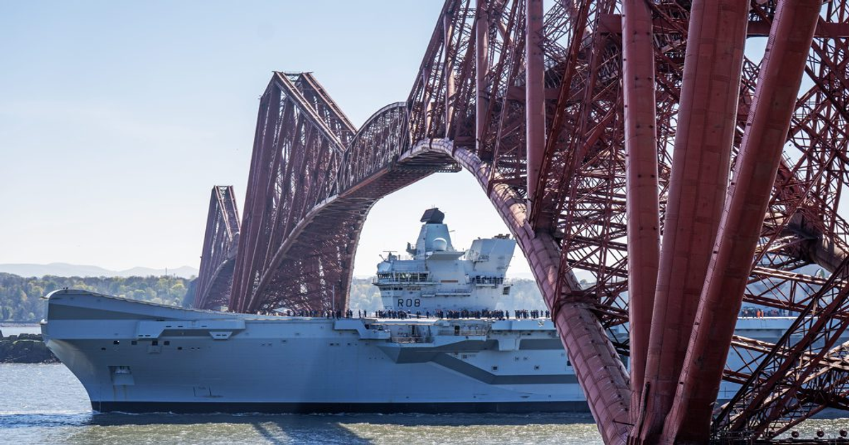 60-aircraft carrier HMS Queen Elizabeth returns to sea after extended ...
