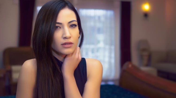 Cemre Melis Cinar: Niebezpieczna piękność. Gwiazda serialu "Elif ...