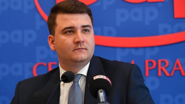 Bartłomiej Misiewicz. Dług w SKOK - Wiadomości