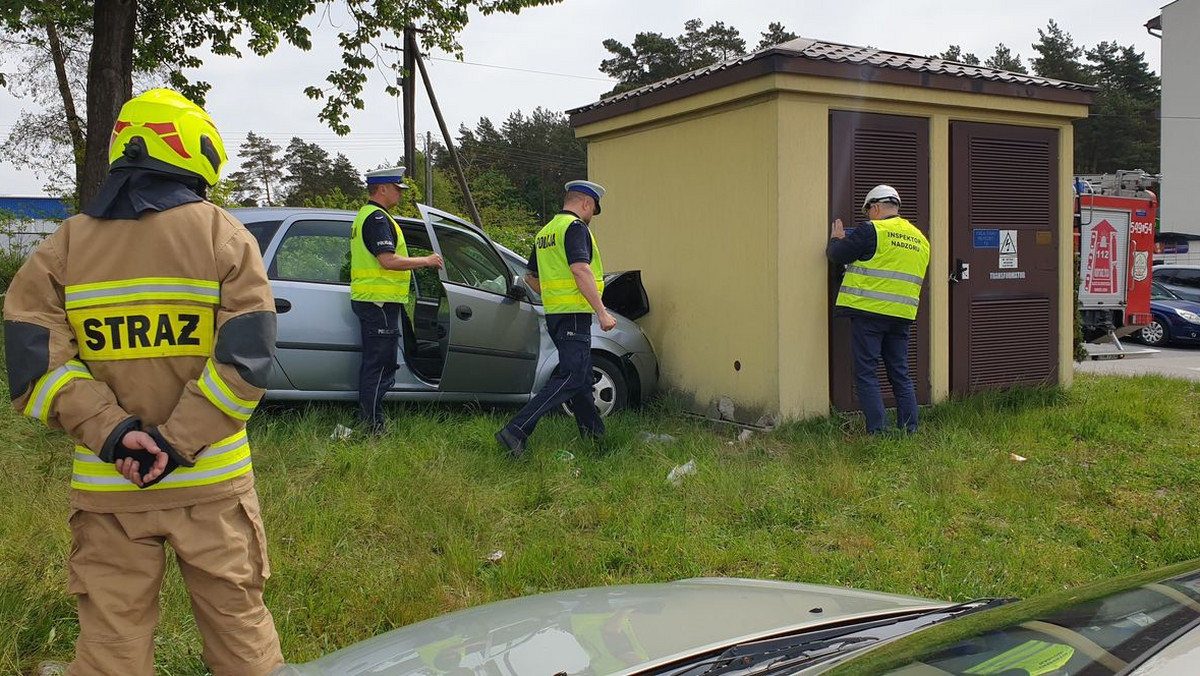 Nietypowy wypadek w Tomaszowie Lubelskim. Senior wjechał w trafostację - Wiadomości