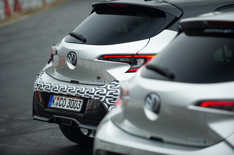 Hybryda 1.8 to najczęściej wybierany napęd w Toyotach. Porównaliśmy ...