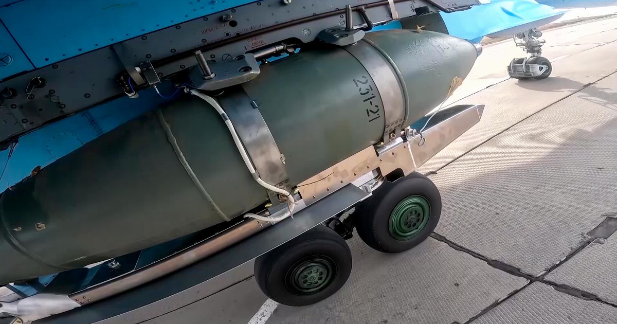 "Putin wydał rozkaz". Na Ukrainę spada "żeliwo" — potężne bomby burzące ...