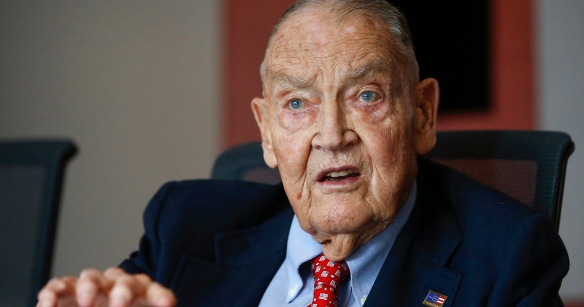 Warren Buffett says Jack Bogle converted 'a lot of people to the right ...