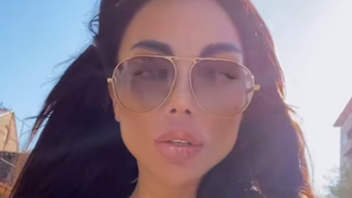 Tamara Đurić se snimala dok je hodala ulicom: Grudi u prvom planu, a ...