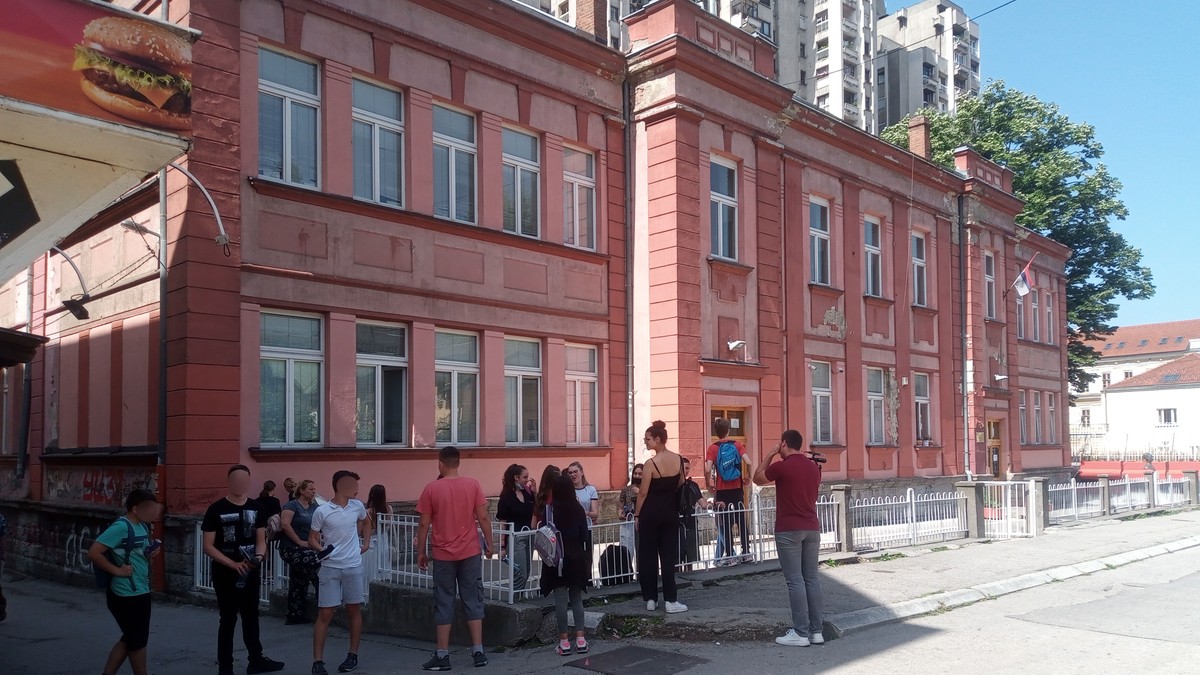 Preminula Miljka Pilčević, omiljena i poznata nastavnica hemije iz ...