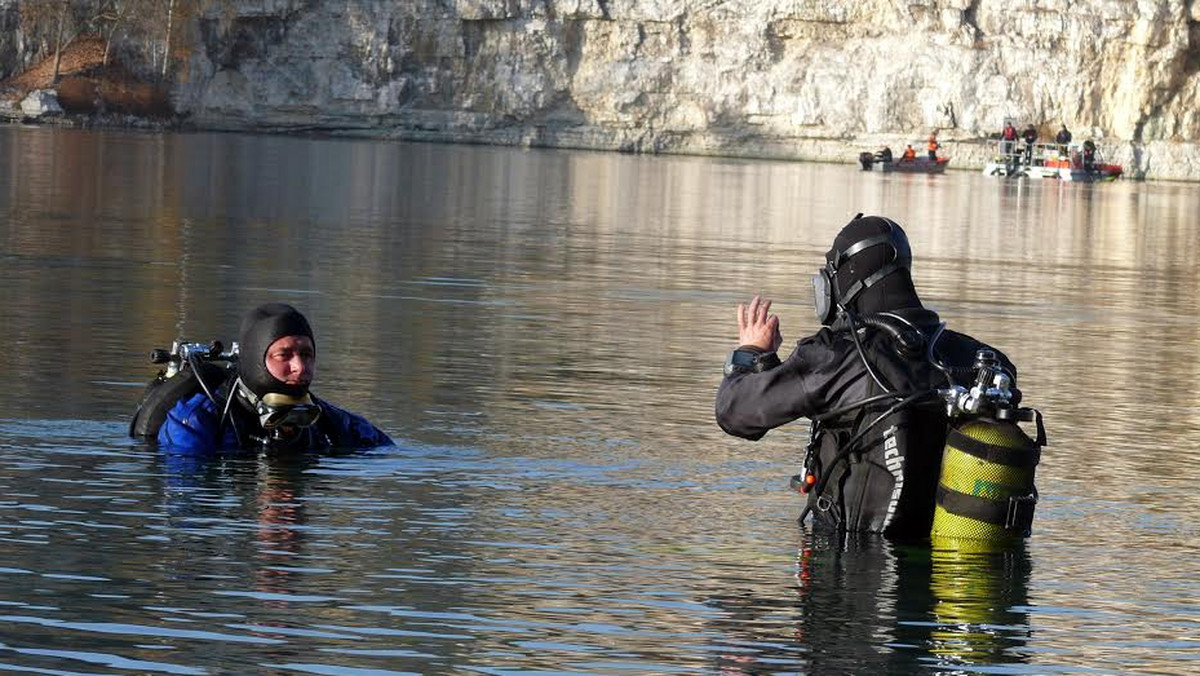 Nurek straży pożarnej: pływamy w "ciemni" - Wiadomości