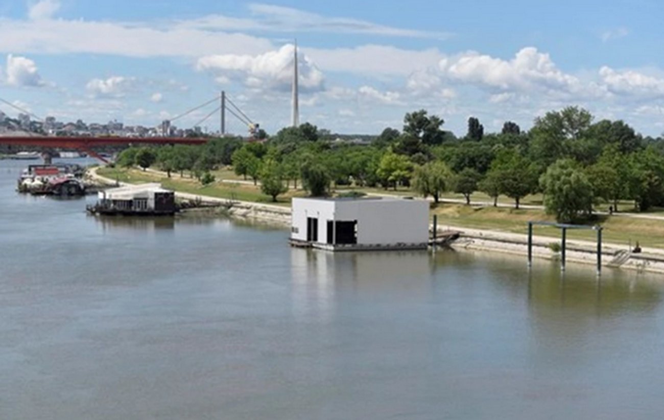 Scena ispred beogradskog splava je sramota koja ide u talasima - Blic