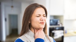 Angina ropna - przyczyny, objawy, leczenie, powikłania [WYJAŚNIAMY]