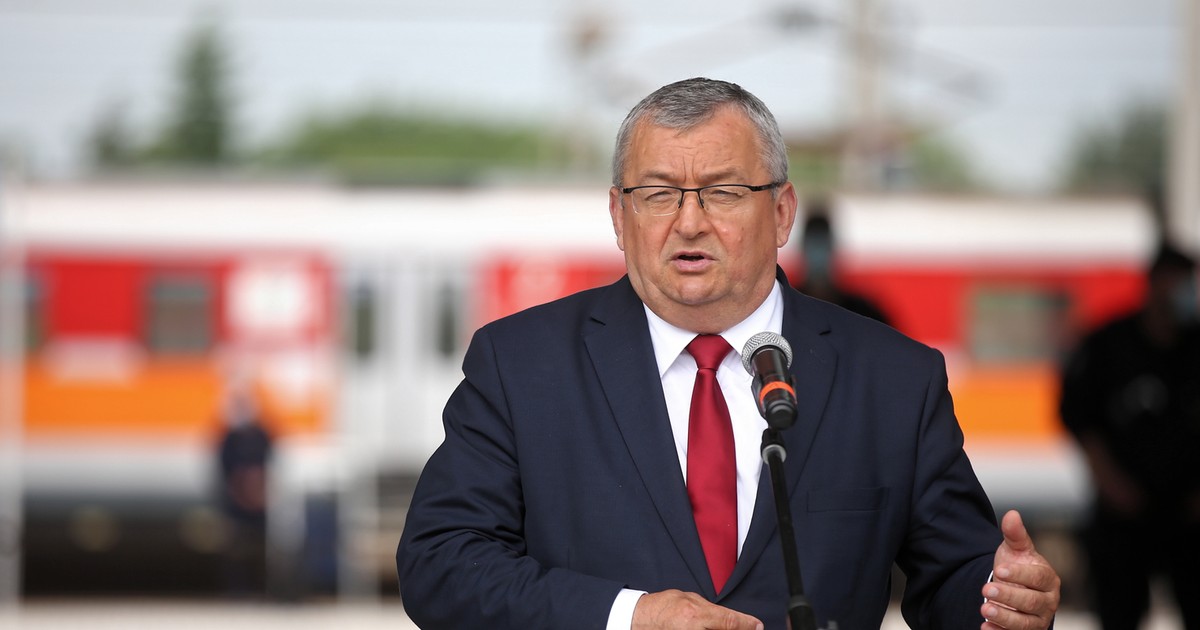 Boże Ciało 2020. Banner Andrzeja Adamczyka na procesji - Wiadomości