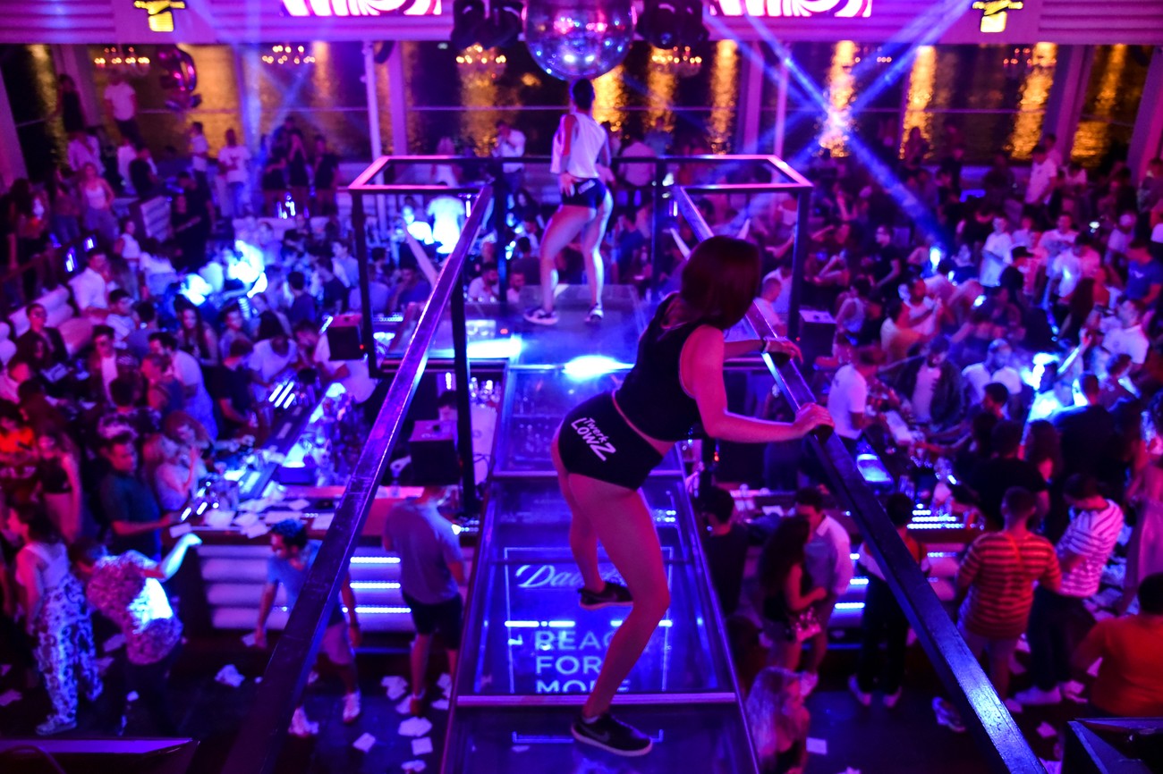 Potrošio dva miliona dinara za jedan noćnih izlazak: Račun sa splava u ...