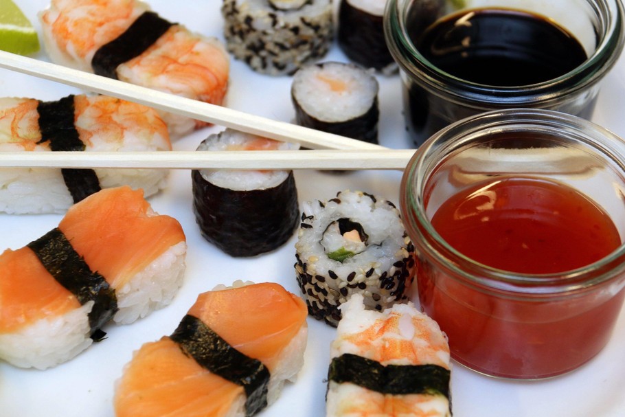 Sushi: Jak przygotować samodzielnie? Wskazówki i przepisy - Kuchnia ...
