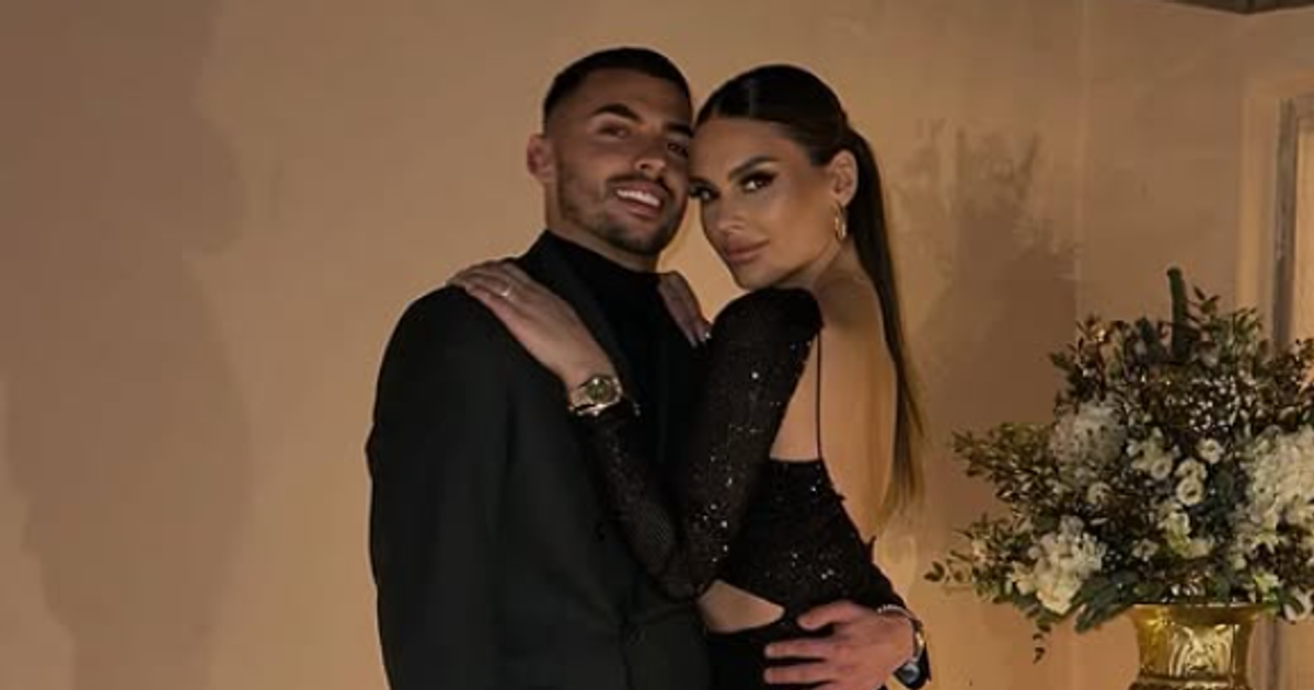 Ova vatrena crnka je devojka Nemanje Radonjića, pre nje je fudbaler ljubio ćerku našeg poznatog ...