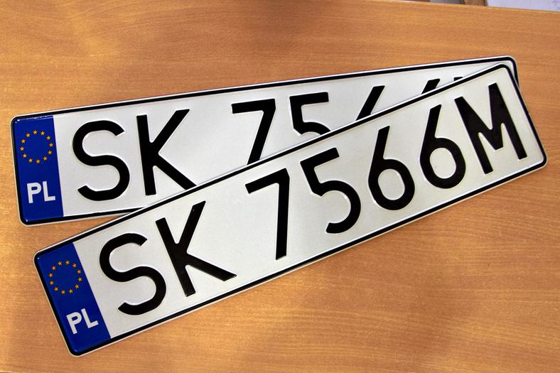 Tablice rejestracyjne - indywidualne, zielone. Zmniejszone tablice ...