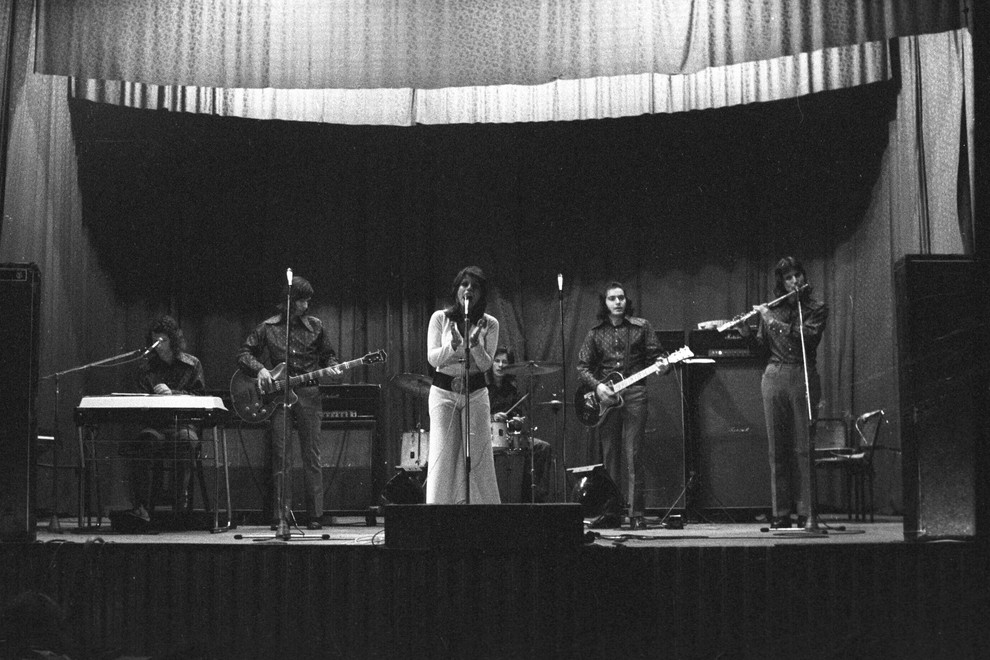 79 éves a poplegenda, és semmit sem vesztett népszerűségéből - Blikk