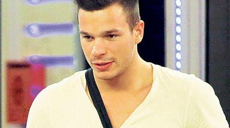 VV Ádám szakít bunkó énjével - Blikk