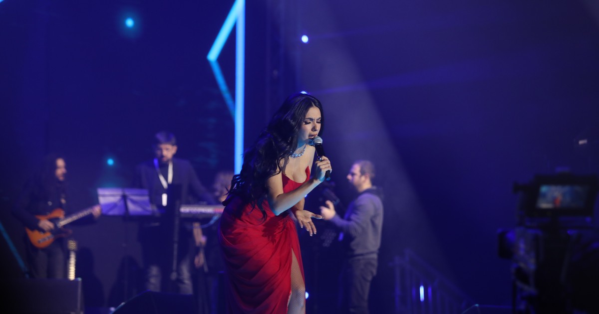 Dragana Mirković se pojavila na ekranu na koncertu Tanje Savić, publika ...