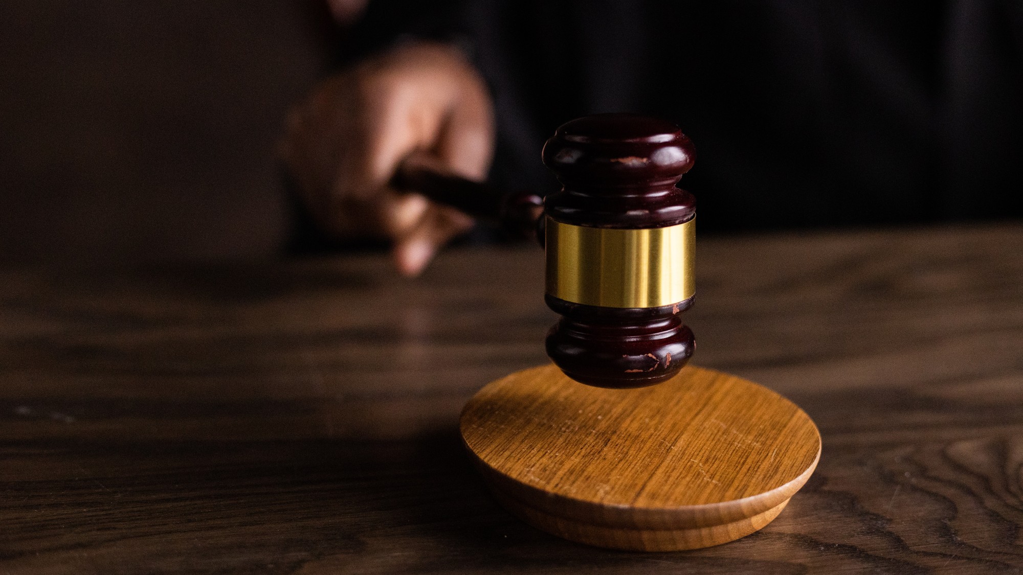 Slovenský sudca urobil v rozsudku vyše 500 chýb. Trest nedostane, kajal ...