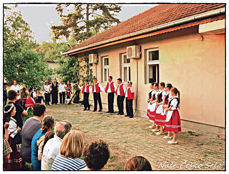 ČEŠKO SELO, A U SRBIJI Meštani čuvaju dva veka dugu tradiciju od kako ...