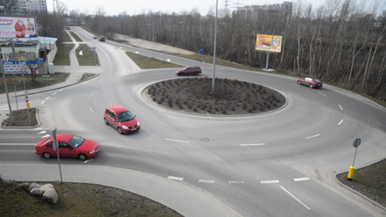 Jak poprawnie jeździć po rondzie?